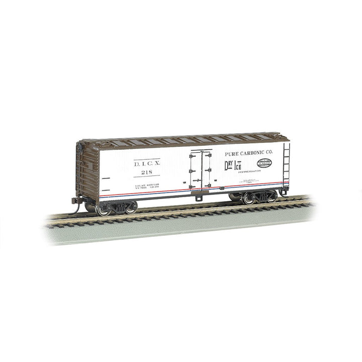 Bachmann N 40' Wood-Side Reefer - Pure Carbonic Company – Hobbyco