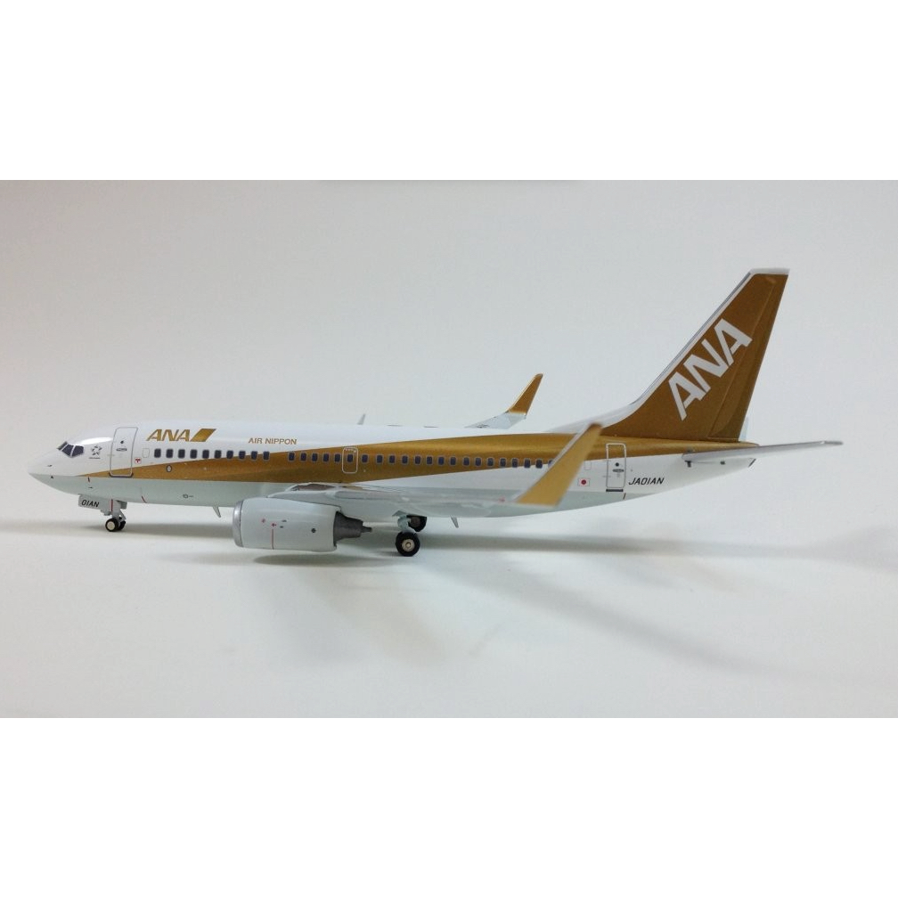 1/200 ANA B737-700 JA01AN "Gold"