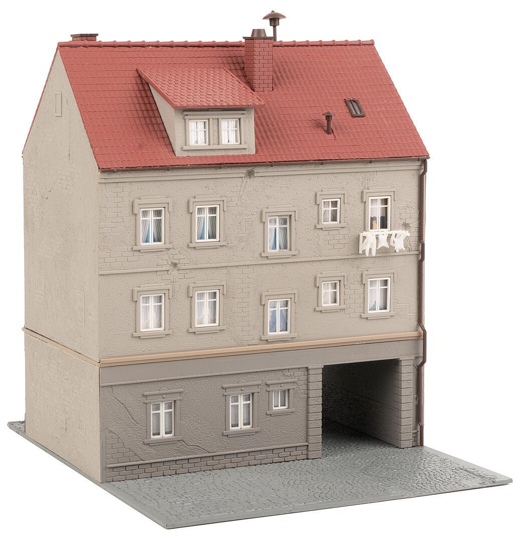 Faller HO Town House with Saddlery – Hobbyco
