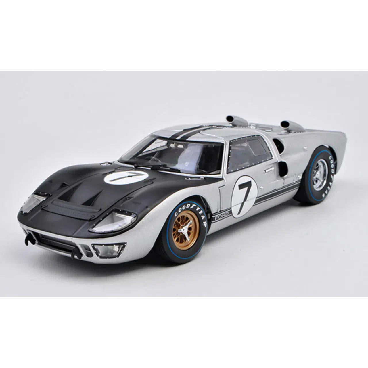 1/18 #7 1966 Ford GT40 Mk II Silver