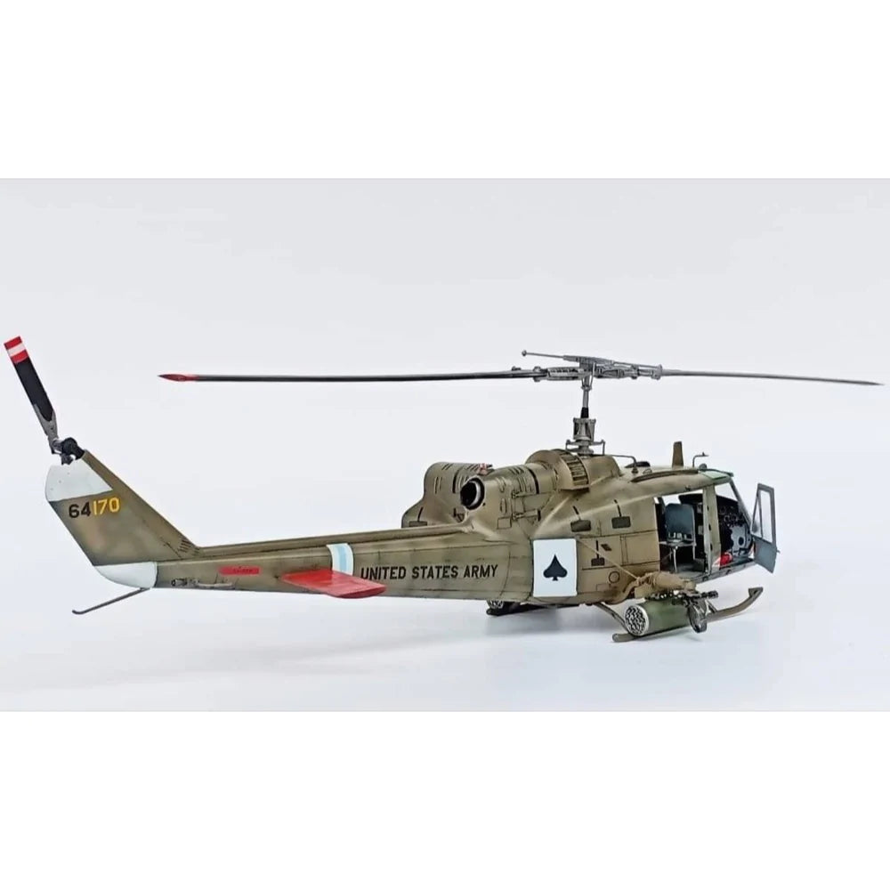 12112 1/35 UH1C HUEY FROG Plastic Model Kit