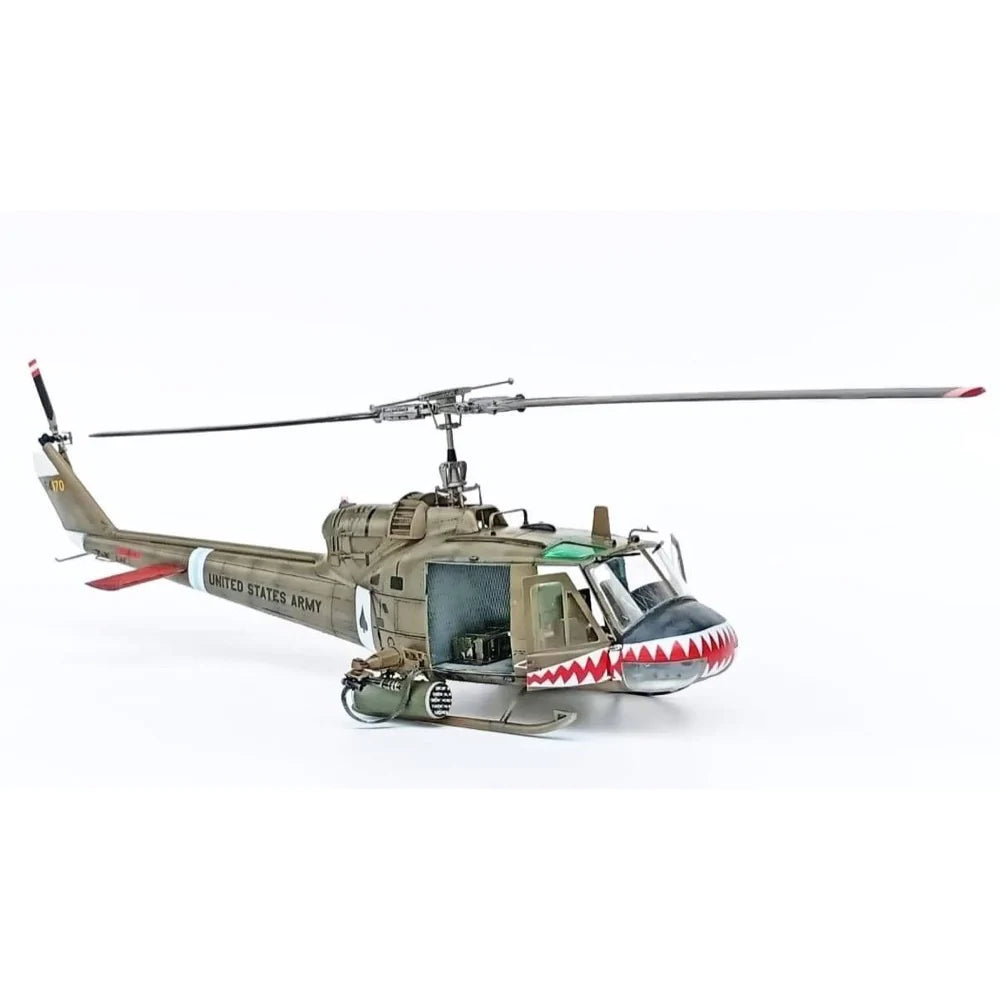 12112 1/35 UH1C HUEY FROG Plastic Model Kit